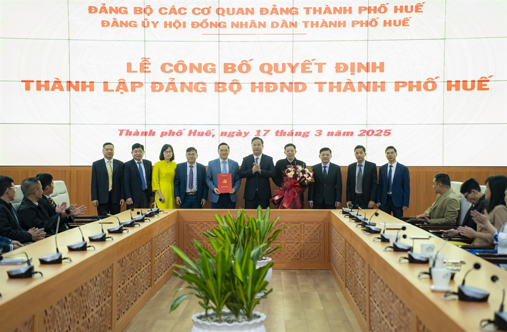 Công bố quyết định thành lập Đảng bộ Hội đồng nhân dân Thành phố Huế nhiệm kỳ 2020-2025